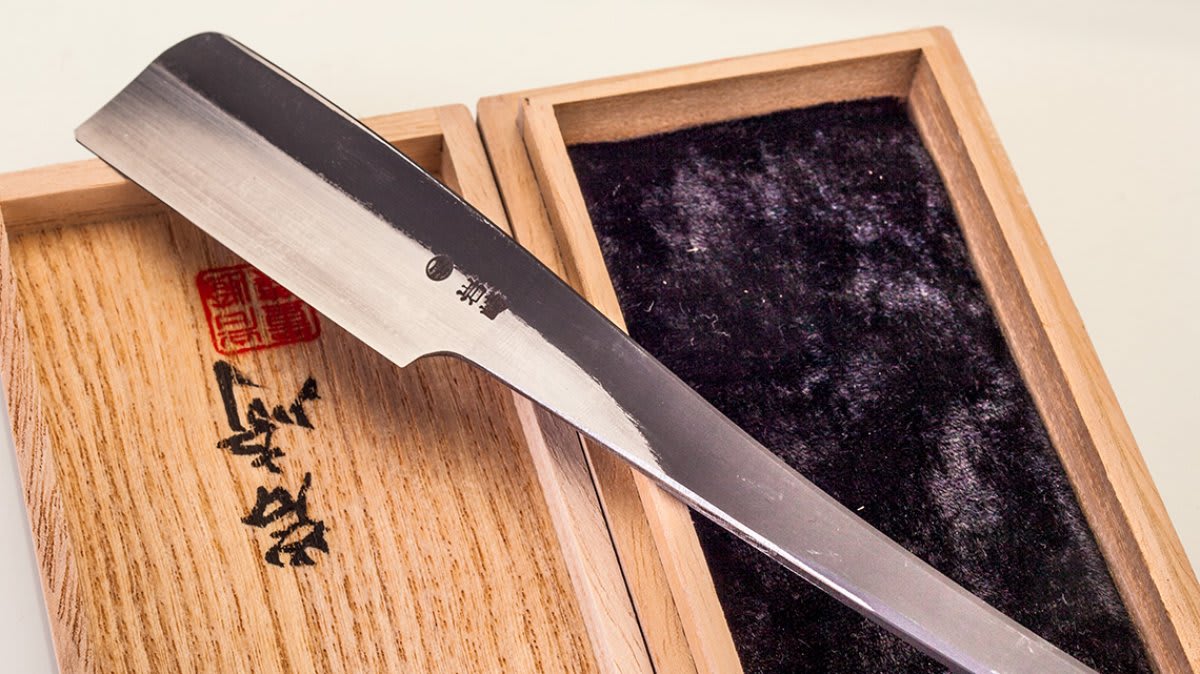 Shaving's sharp master | Gents